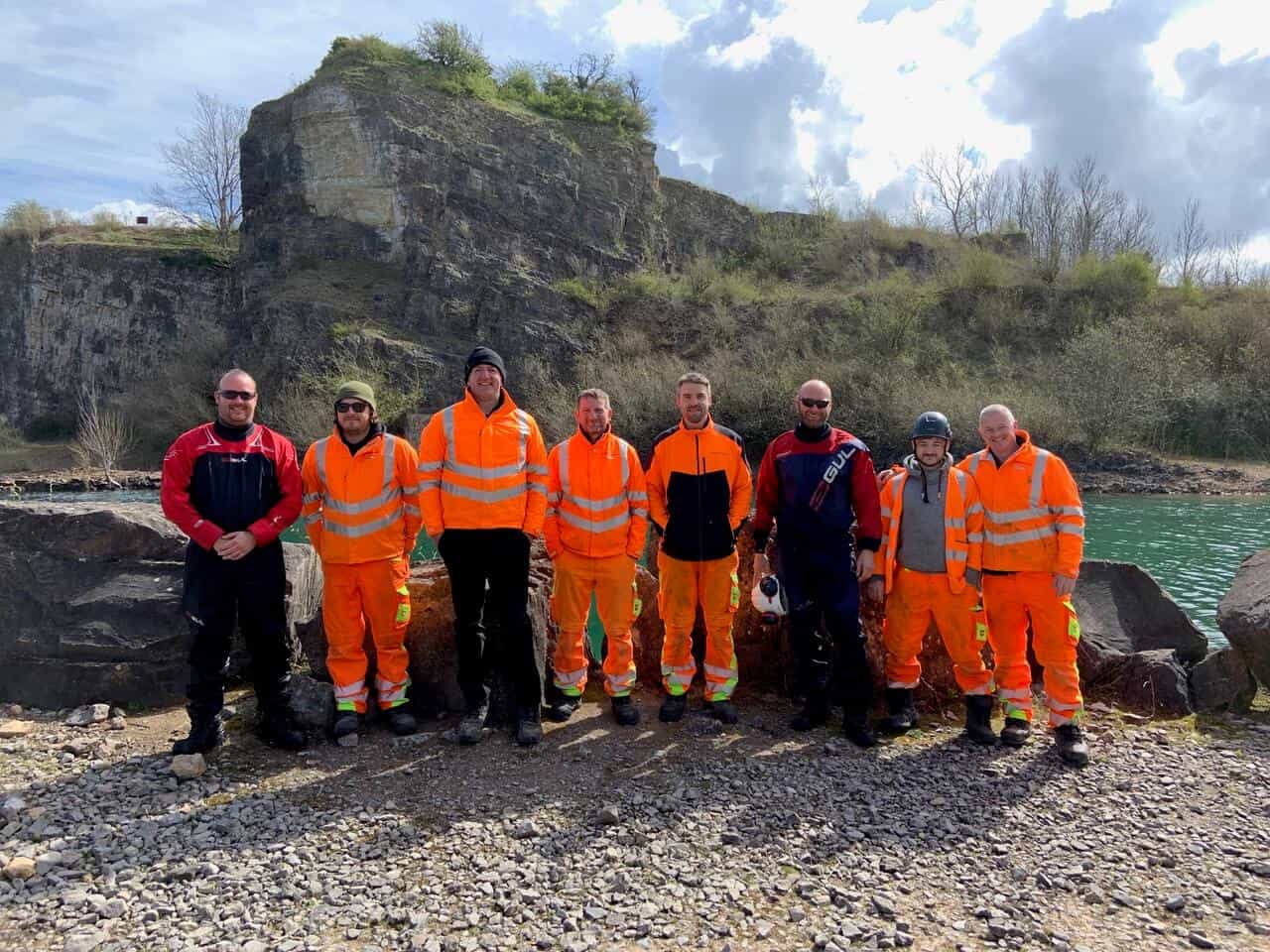 We’re recruiting pontoon installers. | Pontoonworks